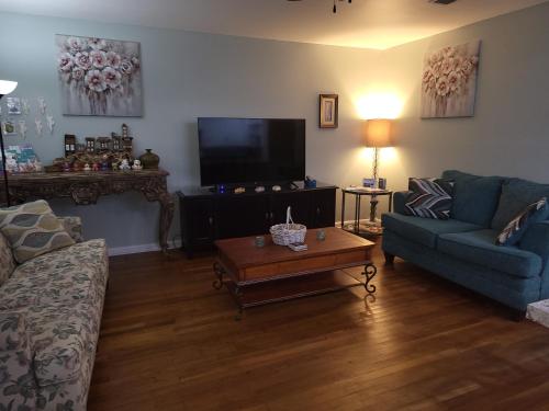 Pensacola Paradise - 3br 2full Bath Cottage In Upscale Area 5 Min To Beach And Downtown - Florida Panhandle, FL