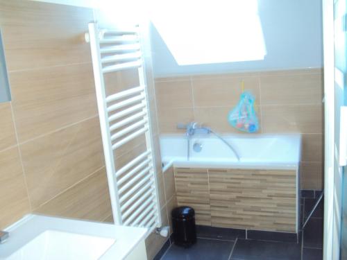 Chambre Coquette Lit Double Sdb Privative - Beauvais