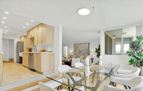 Two Bedroom Residence With Resort Style Amenities - Beverly Hills, CA