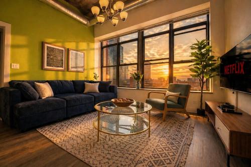 Convenient Cozy 2br Loft With Optional Parking For 8 Guests Near Mccormick Place, Soldier Field And - Chicago, IL