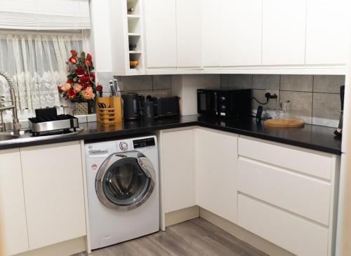 Cosy Corner Stylish Home-away-from-home In Watford - Watford