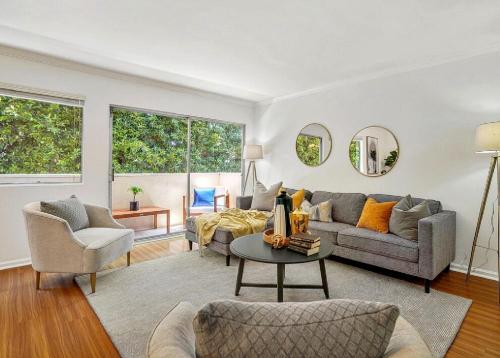 Two Bedroom Residence With Pool And Spa Access - West Hollywood, CA