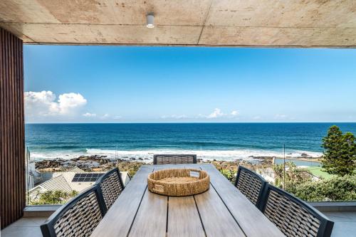 Burleigh 405 - Dolphin Coast