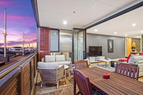 Designer Harbour Stunner With Welcome Rose - Auckland