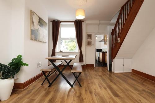 Modern 2br Cardiff House Near City & Parking - Cardiff