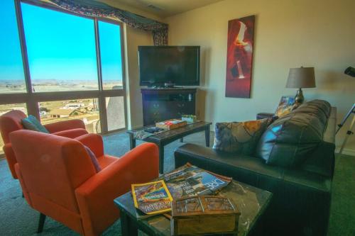 Desert Frontier With Garage, Boat Space, & Wfh Workspace - Lake Powell
