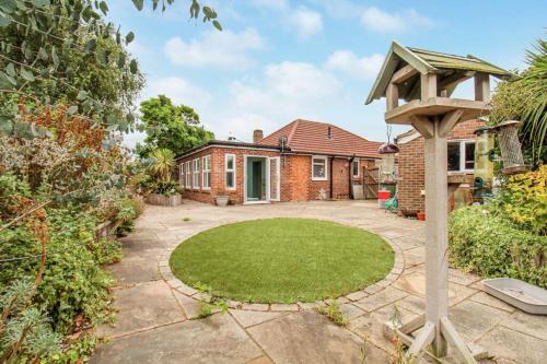 Cozy Detached Bungalow With Sunny Garden - Southampton
