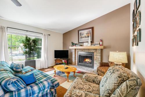3bd Cheyenne Mountain Home W Hot Tub & Grill - Colorado Springs, CO