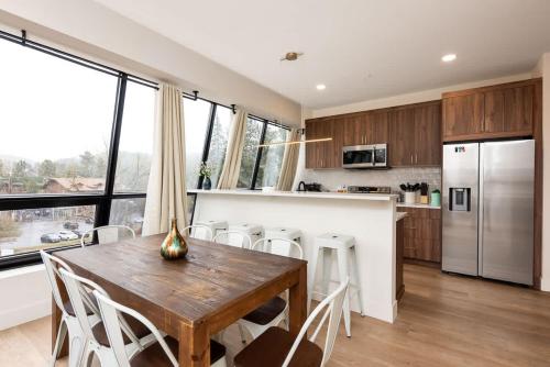 Cozy Condo With Beautiful View Of Evergreen - Evergreen, CO