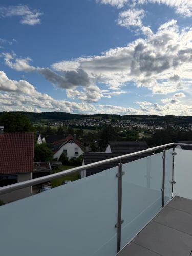 Moderne 4-zimmer-wohnung Mit Balkon, Fernblick, Parkplatz, Wlan, Einbaukuche, Bad & Gaste-wc - Weil der Stadt