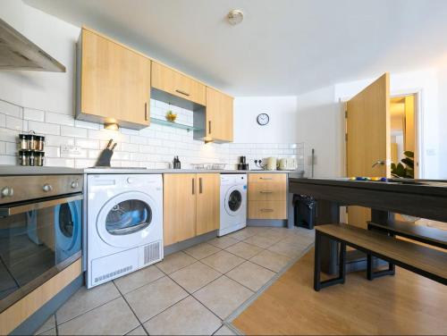 Stylish 2bedroom Apartment En-suite & Pool Table - Southsea