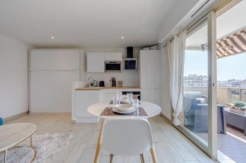 Superb Renovated Studio - Terrace - Beach 2 Min Away - Saint-Laurent-du-Var