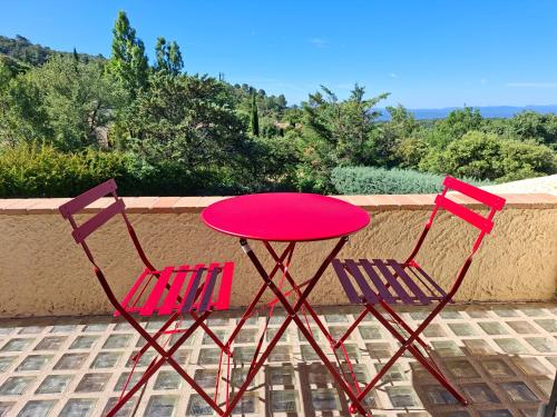 Tourtour, Chambre Avec Vue, Confort Et Calme - Tourtour