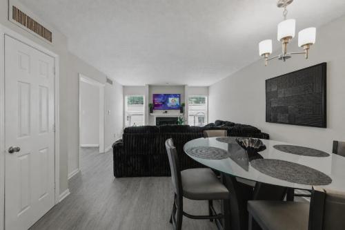 Midnight Serenity Spacious Lux 1br Pool Near The Battery - Marietta, GA