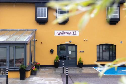 Tigh Mary Donals Bar & Rooms At Whitegates - Killarney, Ireland