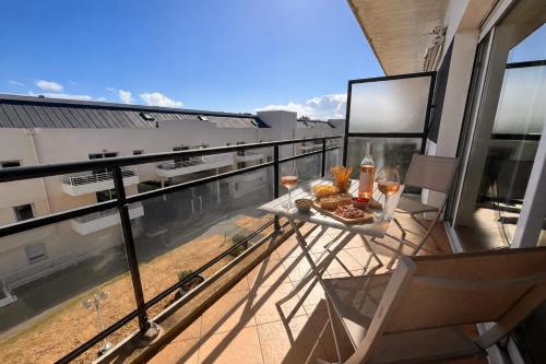 Charming Love Nest With Balcony - La Rochelle