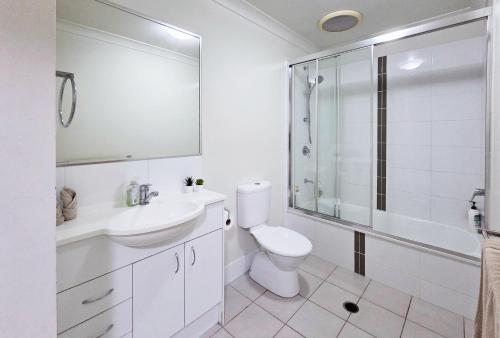 Homely Townhouse With Pool - Brisbane