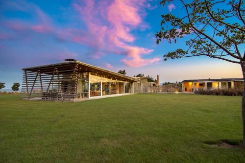 Kina Retreat - Main House With Pool Access - Motueka