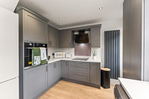 Modern Northwich 3 Bed By 53 Degrees Property, Sleeps 6 With Free Parking - Northwich