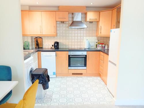 2 Bedrooms Flat In Surrey, 30 Min To London - Woking
