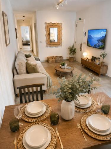 Stylish 2 Br Apt With Hot Tub And Terrace - Central Sliema - Valletta