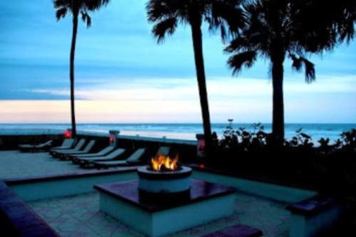 Private Balcony Ocean View 1 Bedroom Full Kitchen - Daytona Beach, FL