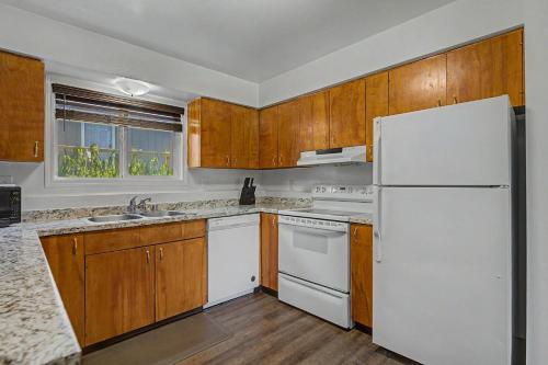 410 E45th 2 Bedroom Apartment - Anchorage, AK