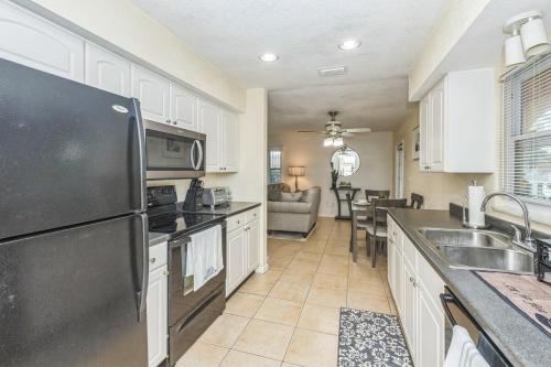 New Luxe Private Condo Steps 2 Beach And Sunsets Park 2 Cars Private Quiet Unit B - Indian Rocks Beach