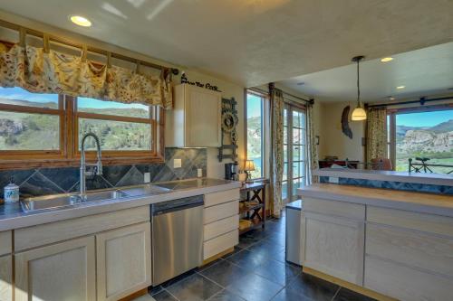360-degree Mountain Views! Lake Retreat In Gypsum - Sweetwater Lake, CO