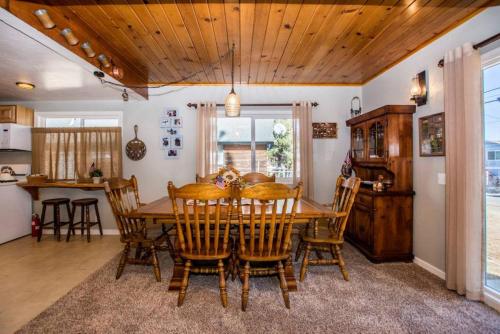 Mountain Dream Lodge - Forest Falls, CA