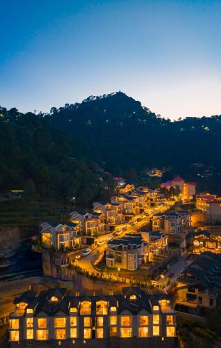 Elivaas Signature The Royce Silver Oak Imperial Refined Pet-friendly 4-bhk Apartment With Sky Deck, - Kasauli