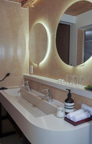 스테이근처, Stay Geuncheo, Cozy Private House Near Jeju Airport, Stone Walls, Soaking Tub & Hotel B - Ciudad de Jeju