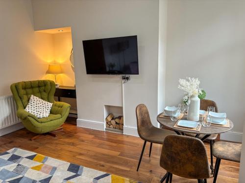 Central Horsforth Stone Cottage - 10 Mins From Lba - Leeds