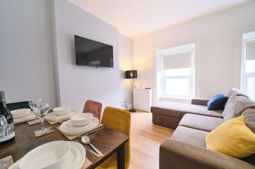One Bedroom Apartments By Travel Lets Short Term Rental Agency Derry City Centre - Derry