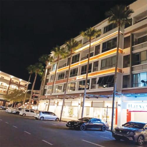 Superb Miri Times Square Large 6 Pax 2 Rooms & 2 Baths 1 Kitchen With View - Miri