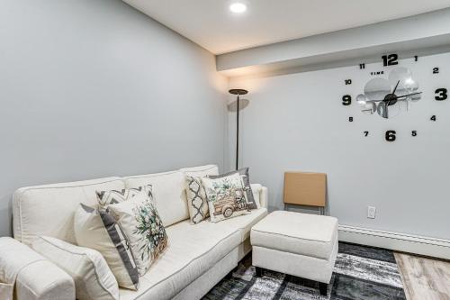 Work & Play In Baldwin! Cozy Apartment W/ Grill - Long Beach, NY
