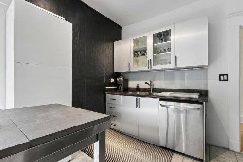 Luxury Home 3bed2bath Yorkville Parking Sauna Gym - Rosedale, ON, Canada