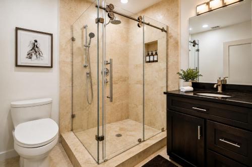 Top Floor - Sun Filled Home - Jacuzzi - Pets Ok - St. Petersburg, FL