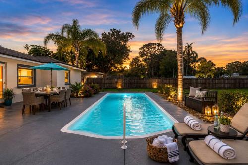Tropical Retreat With Heated Pool & Firepit - Clearwater, FL