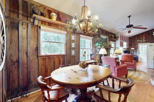 Dreamy Farmhouse - Sierra Nevada