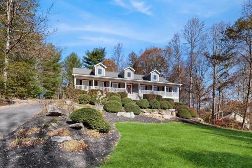 Hendersonville Hideaway - Tryon, NC
