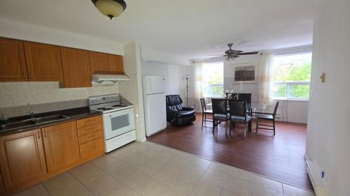 Private & Bright 2-bedroom, Midtown Toronto - Toronto