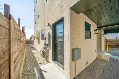 Gated 1 Bd Home In Silver Lake With Patio - Historic Filipinotown - Los Angeles