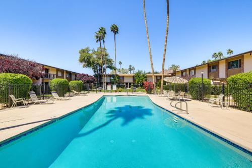 Steps To Fashion Square! Condo W/ Patio & Pool - Scottsdale, AZ