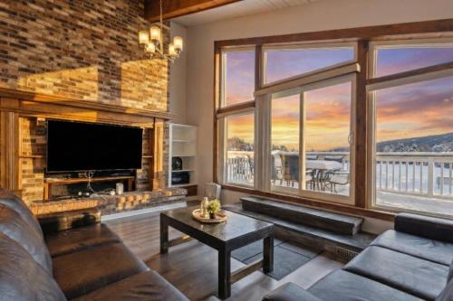 The Zermatt Chalet By Property Valet - Ontario