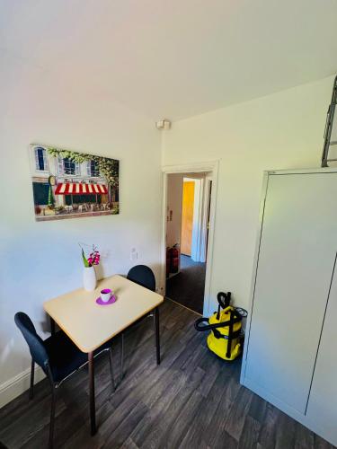 Celtic Springs Guest House With Free Parking - Newport