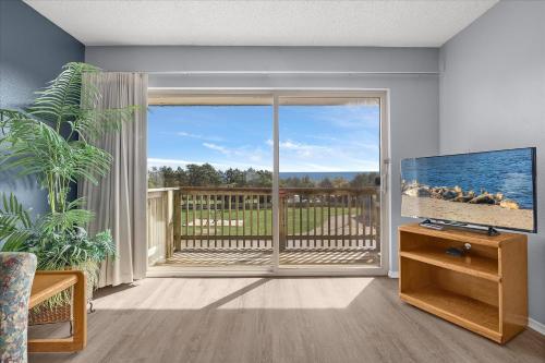 Pet-friendly Family Suite - Kitchen - Pool And Hot Tub - Ocean Shores, WA