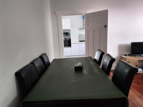 Small 2-bedroom Flat - Auckland