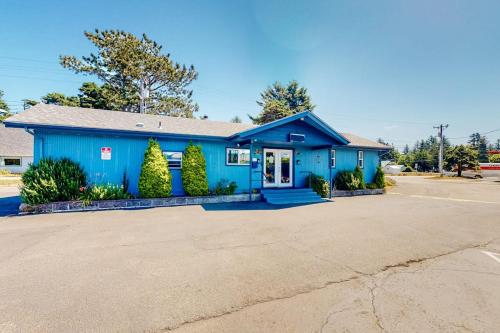 Retro Beach Hideaway With Fast Wifi - Walk To Downtown Attractions - Bullards Beach State Park, Bandon