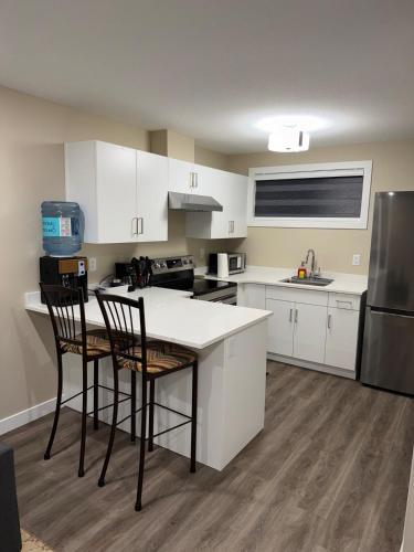 Modern Private Suite, Cozy, Stylish & Spacious - Regina